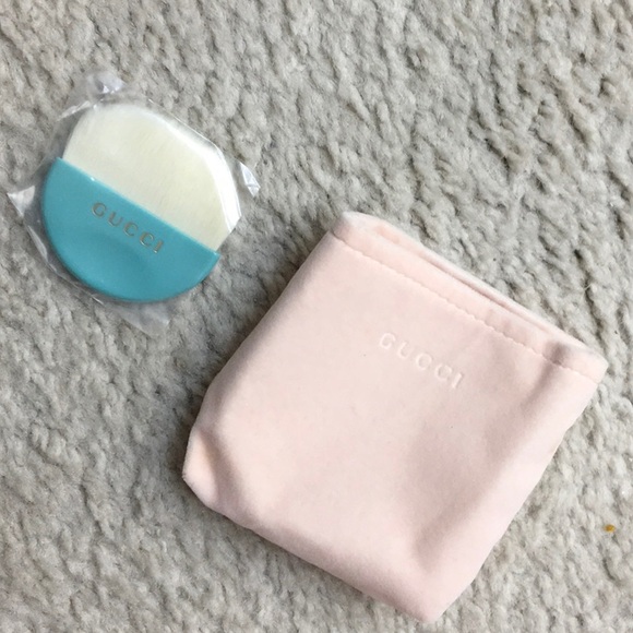 Gucci | Makeup | Guccilogoblush Brush Velvet Carry Bagnib | Poshmark
